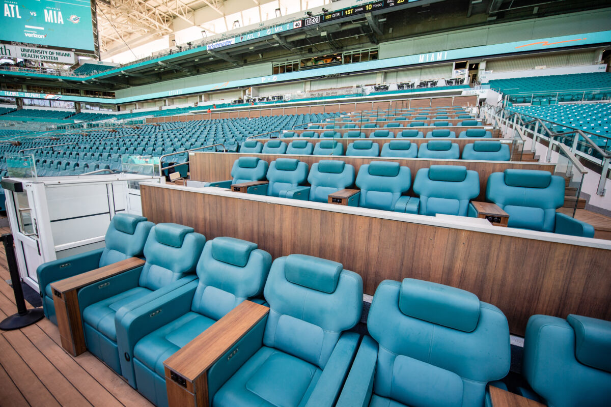 72 Club Living Room Box