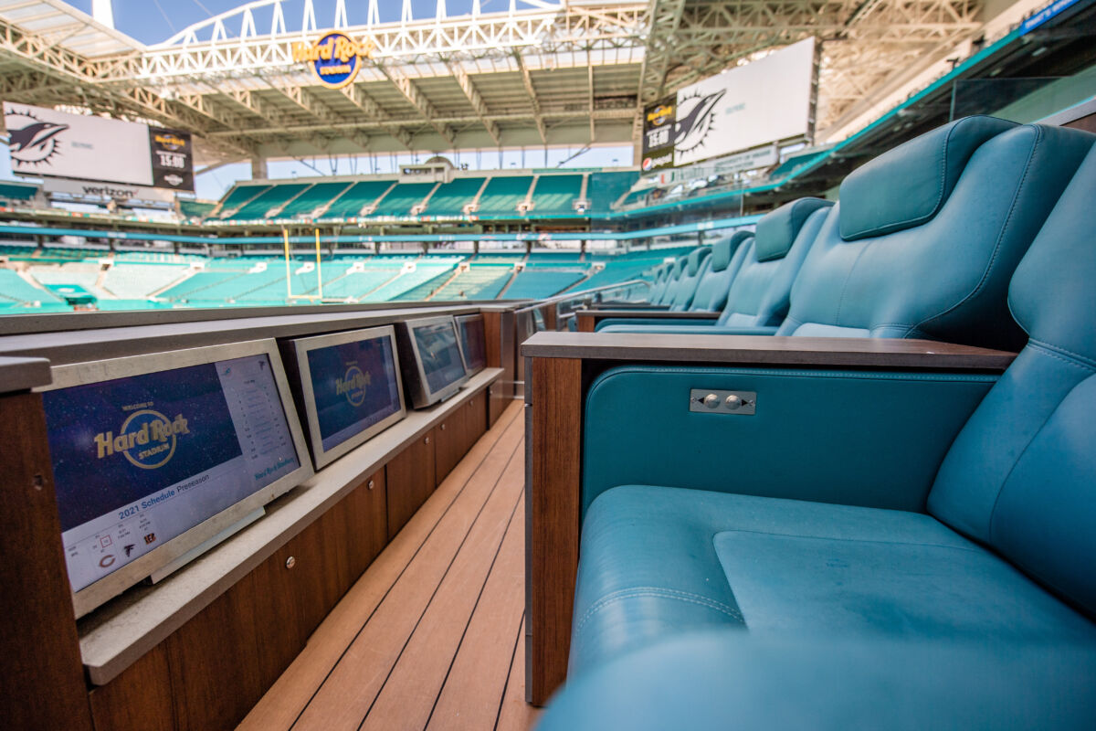 72 Club Living Room Box